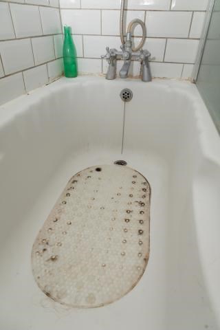 USA Bath How to Remove That Stubborn Ring Around the Bathtub For Good!